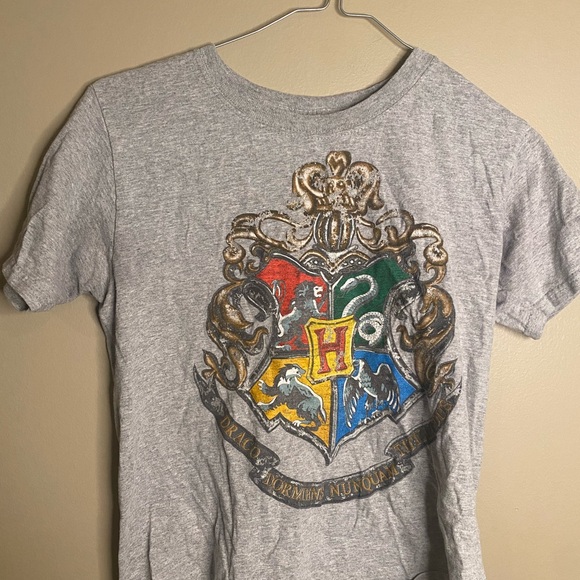 Universal | Shirts & Tops | Hogwarts Tee | Poshmark